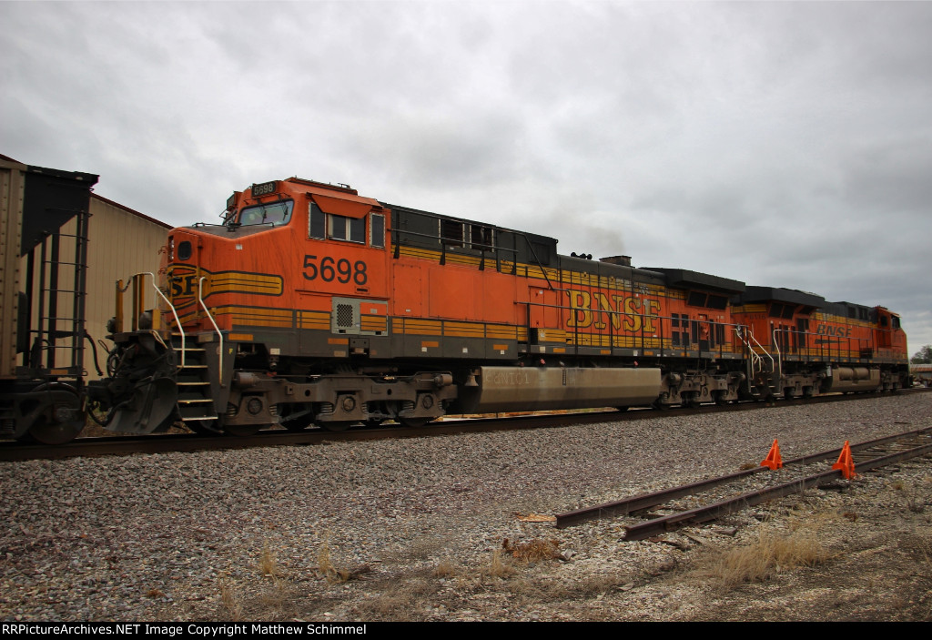 BNSF 5698